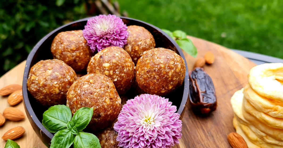 Apple Cinnamon Energy Balls - Vegetarieni și Vegani